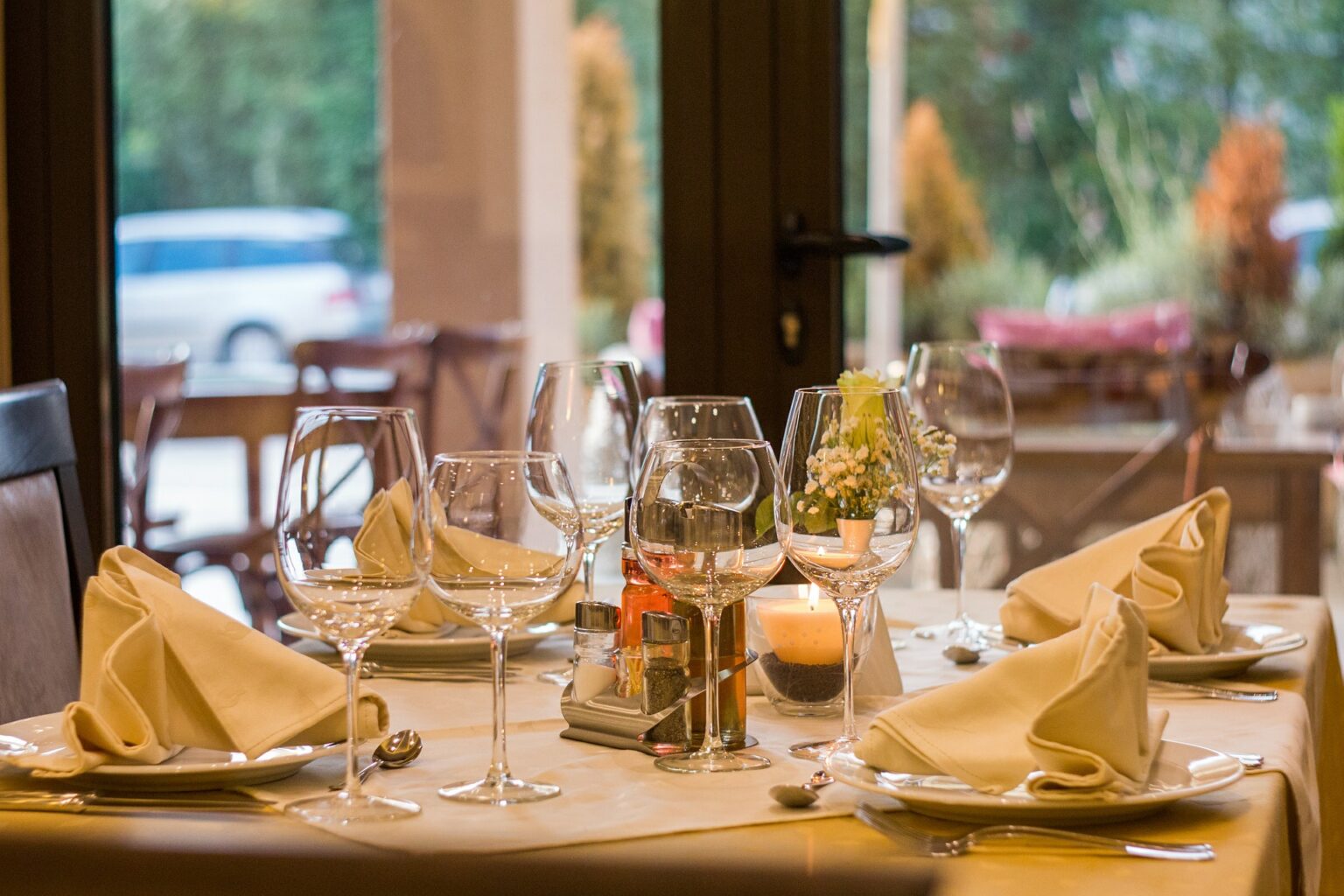 Essen anreichen in der Altenpflege: Profi-Tipps und Literatur ...